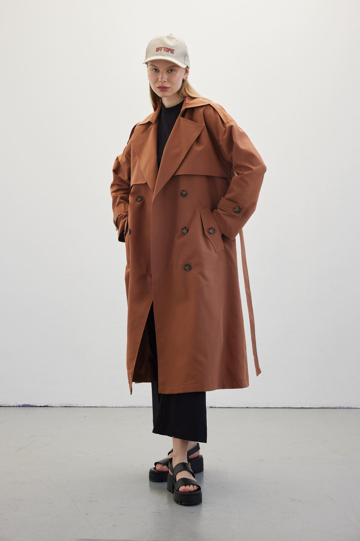 BUTTONED DOUBLE-BREASTED TRENCH COAT NUTSHELL | Manuka