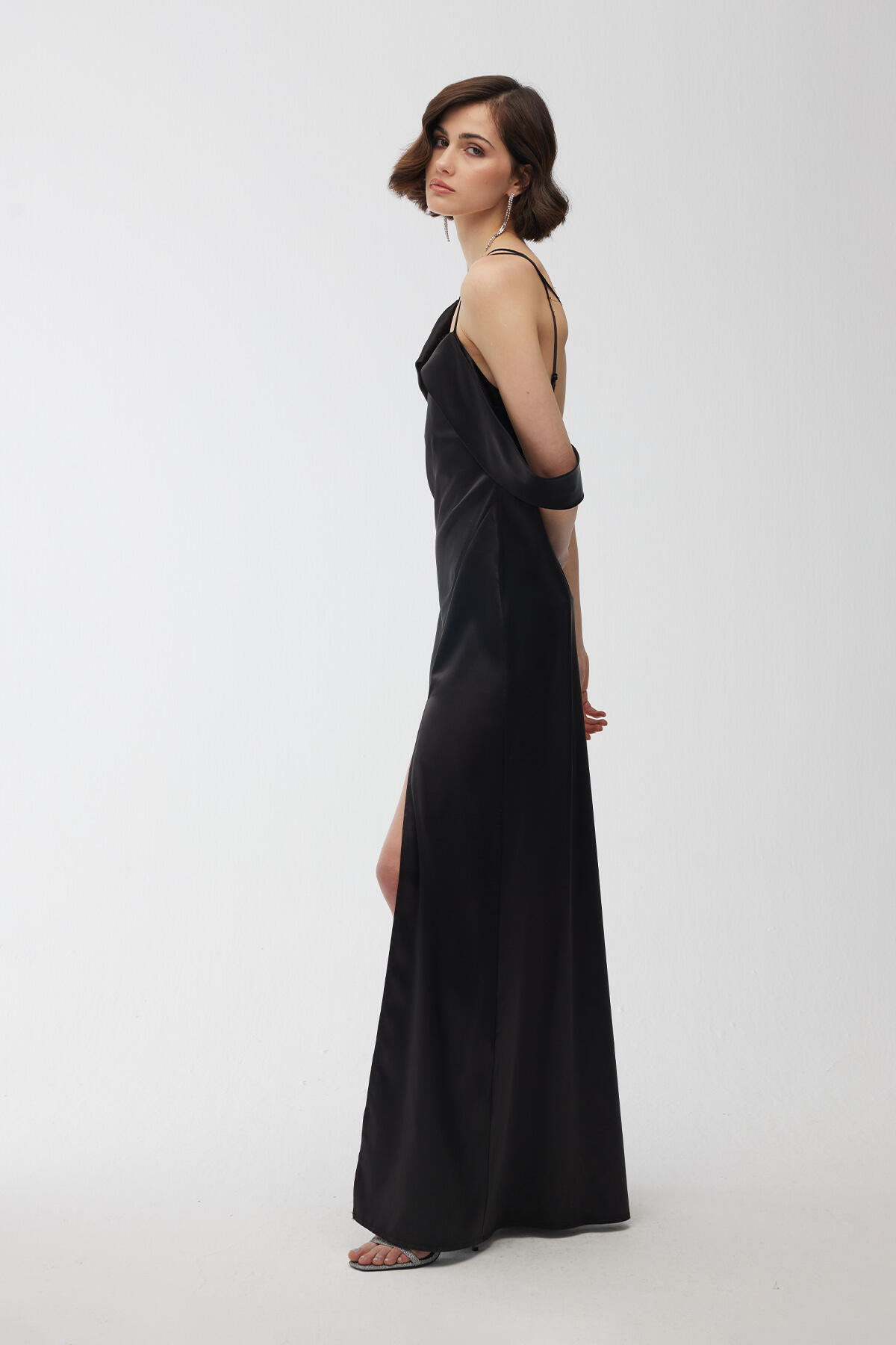 SHOULDER STRAP SATIN DRESS BLACK | MANUKA