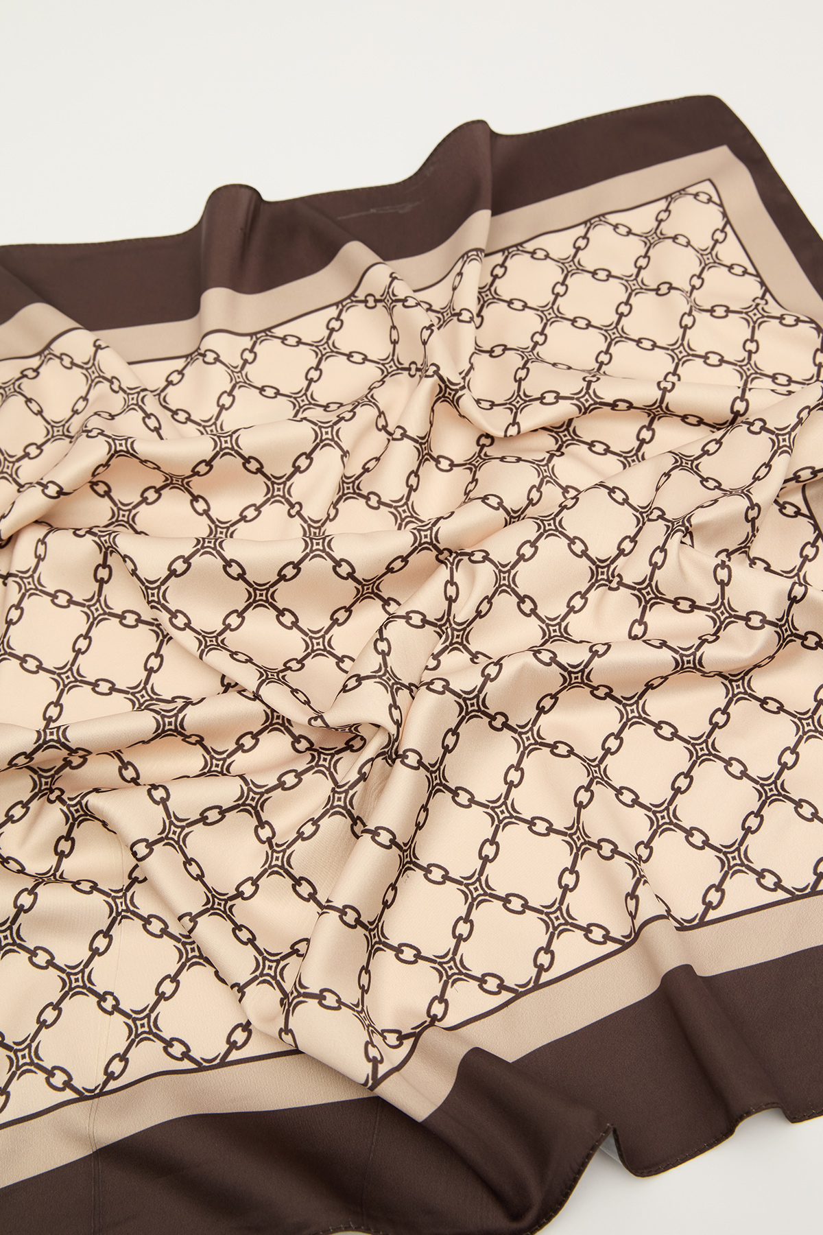 DESENLİ SATEN BOYUN FULARI MONOGRAM-KAHVERENGİ | Manuka