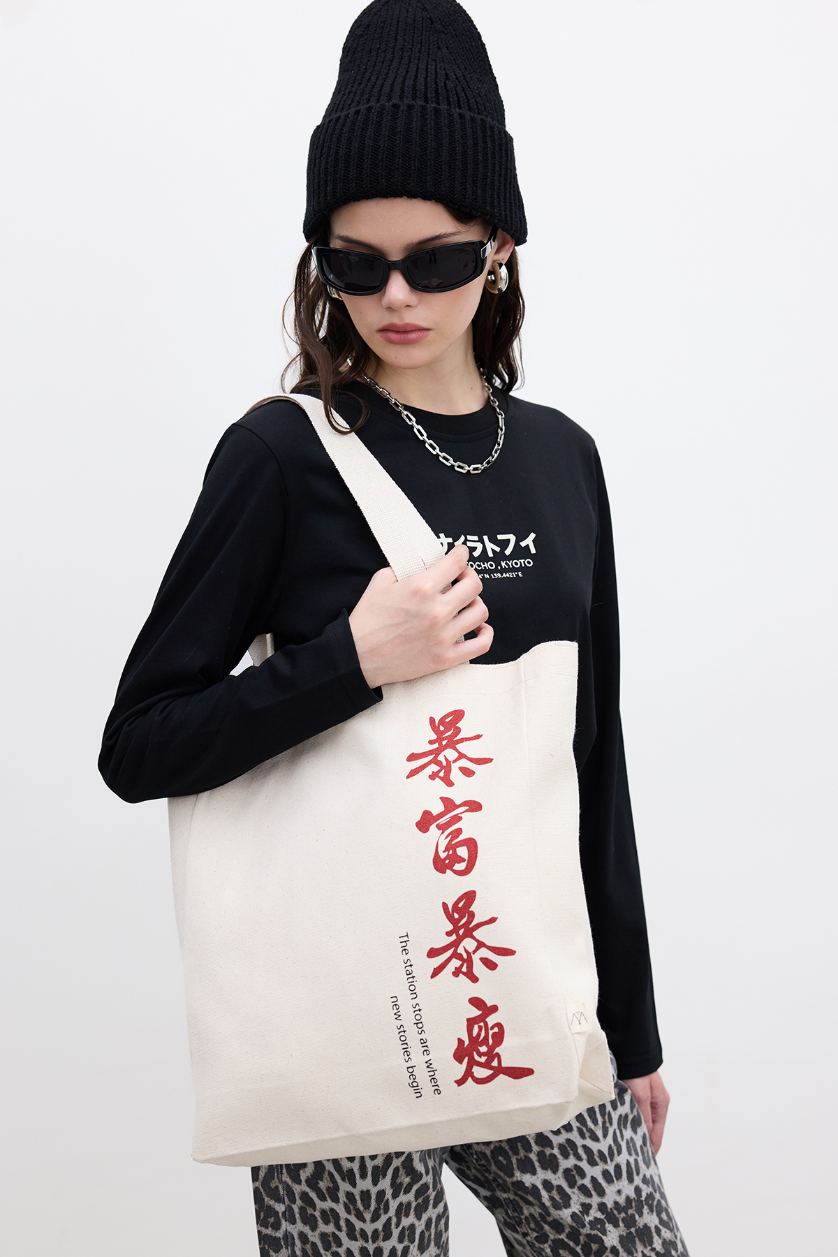 BASKILI KÖRÜKLÜ BEZ ÇANTA STATION | Manuka