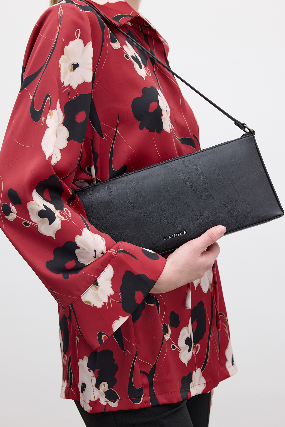 THIN STRAPPED LUGGET BAG BLACK