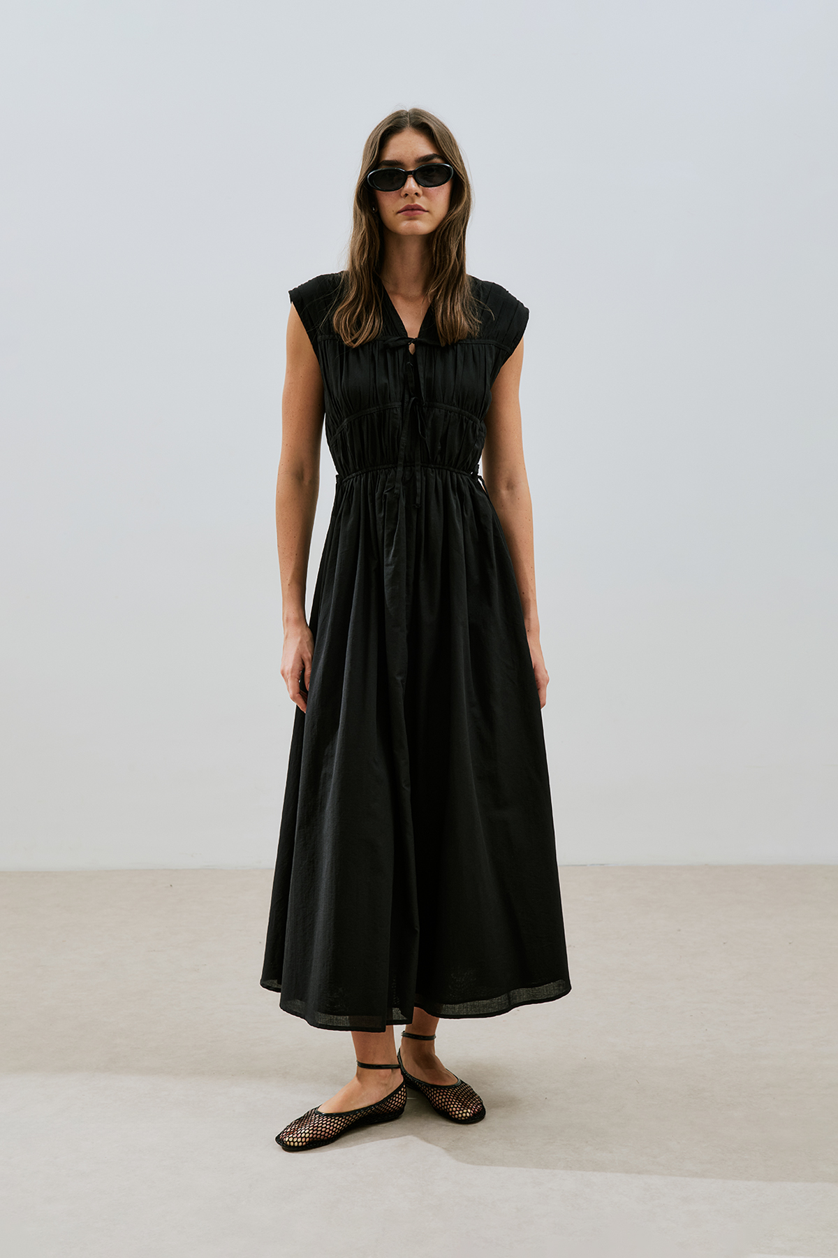 DRESS WITH PLEASURE TIE DETAIL BLACK | Manuka