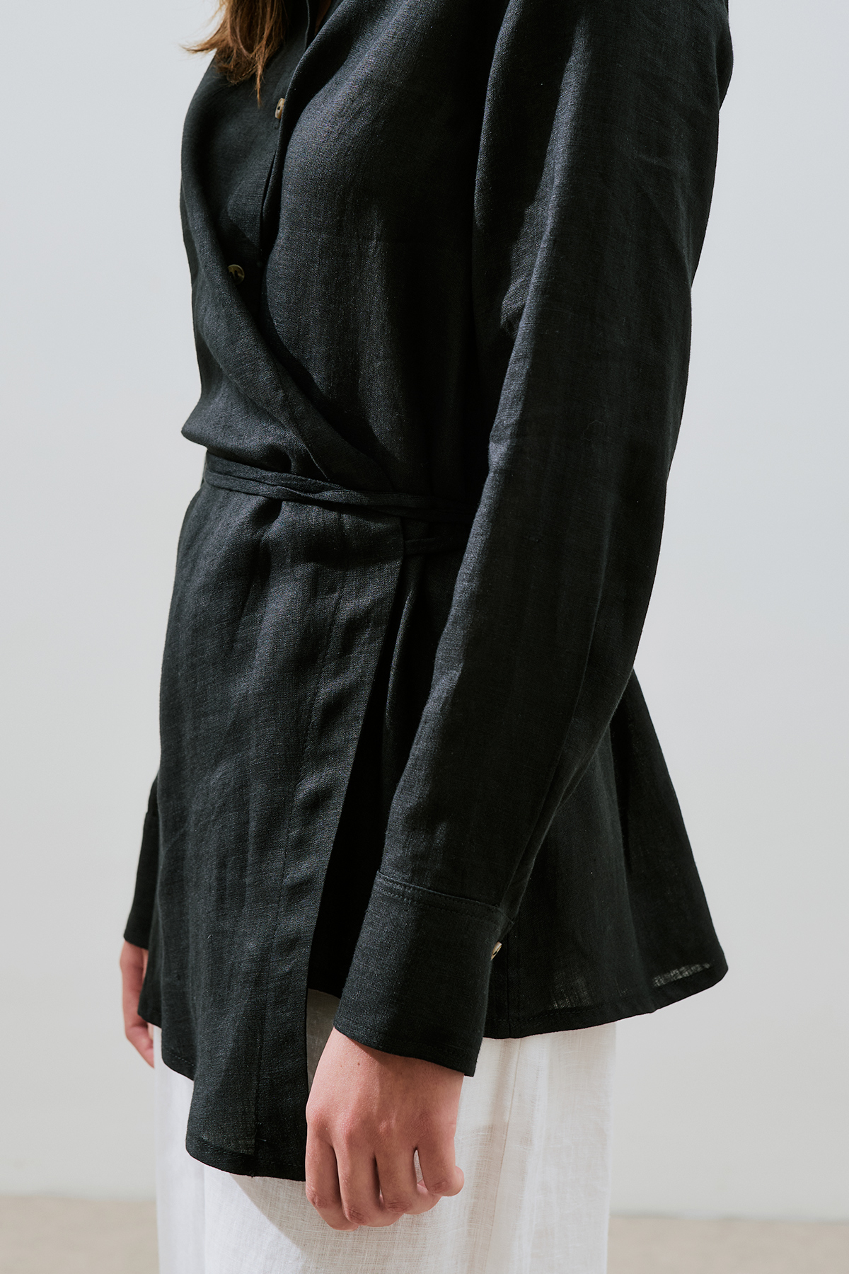 LINEN BINDING SHIRT BLACK | MANUKA